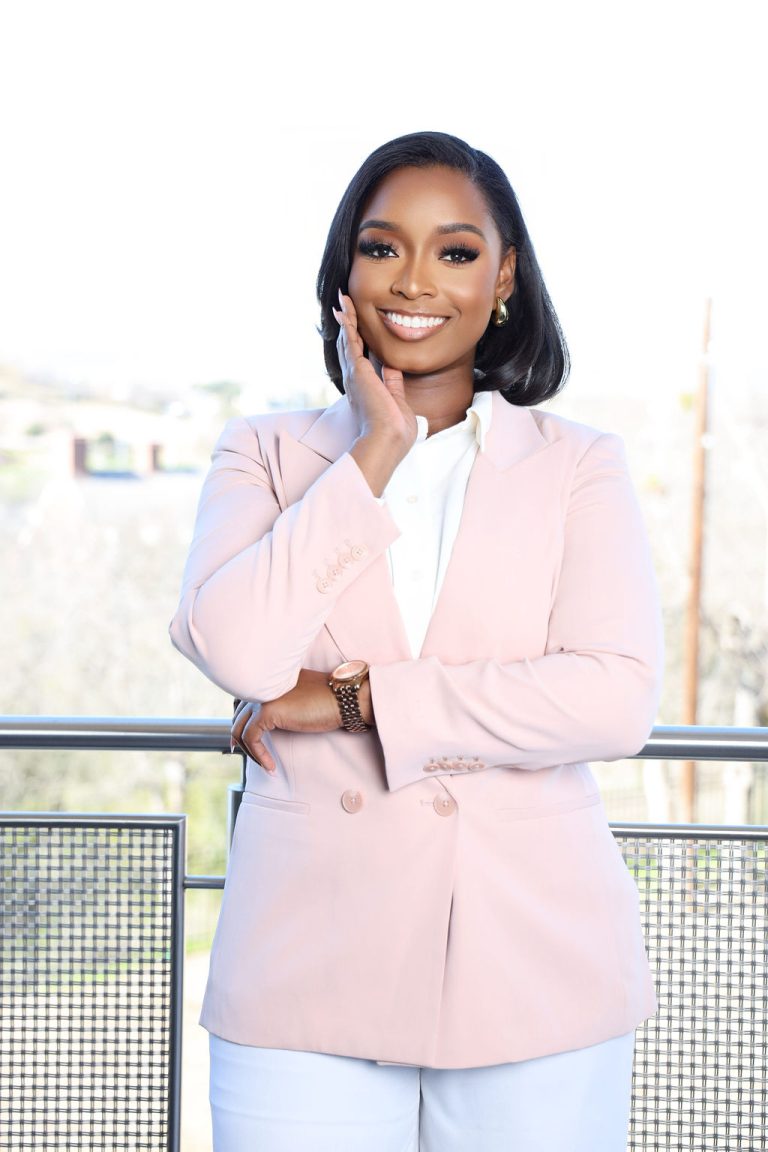 About – Distinctively Her